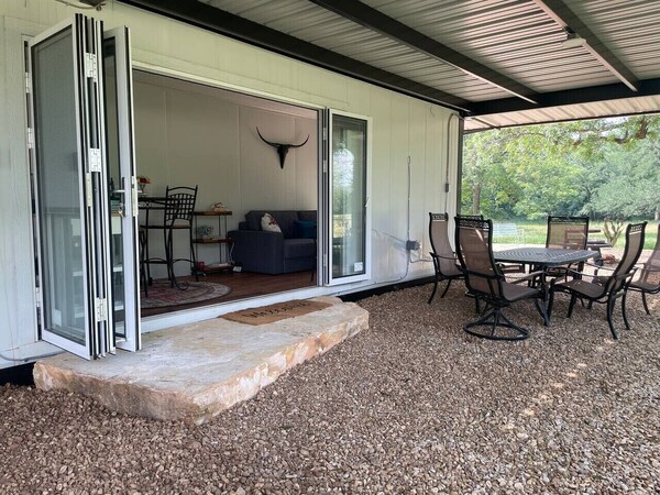 Bugtussle Container Cabin. 2 Min. To River. 140-acre Wildlife Preserve. Hike, Fish, Boat, More. - San Saba, TX