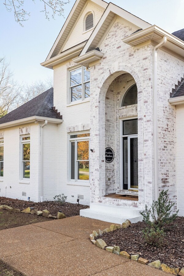 Stunning Designer Home Adjacent To The Harpeth River Just Outside Of Nashville - Fairview, TN