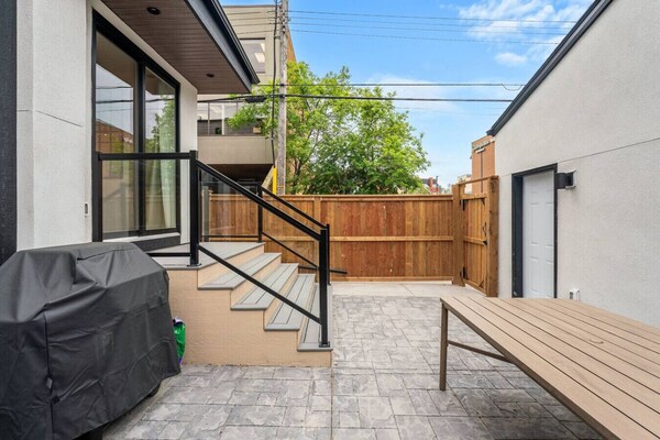 La Petite | Hot Tub | Kensington | Fenced Yard - Alberta