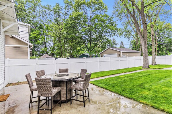 Great House Just A 20+ Min Walk To Notre Dame! Sleeps 6 - Notre Dame Stadium