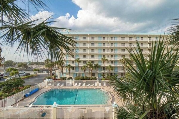 Luxury Oceanfront Steps From The Beach - Cocoa Beach, FL