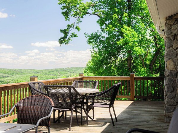 Pops Cozy Cabin W/ An Incredible Valley View. Gas Firepit, Full Kitchen And More - Hillsville, VA