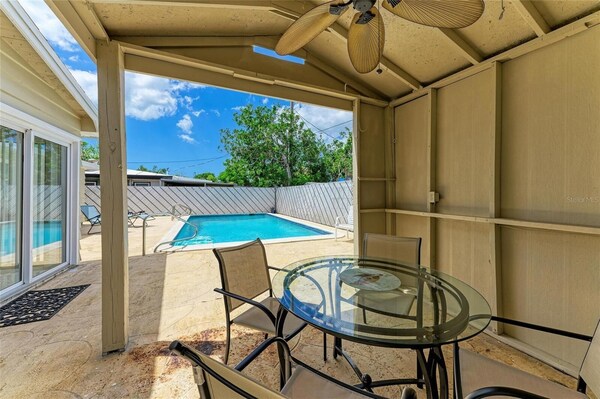 Pool Home In Sarasota Near Legacy Trail & Downtown - Sarasota, FL
