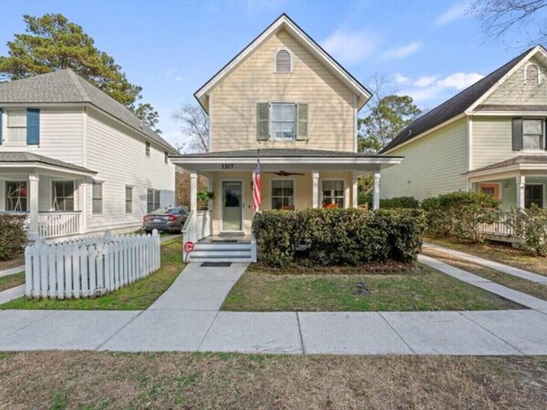 Yellow House On Broad - Beaufort, SC