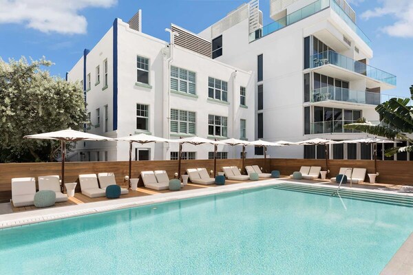 Stylish King Room On Iconic Ocean Drive, Miami Beach - Miami Beach, FL