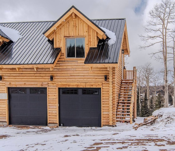 5+ Bedroom, 4 Bath, 2 Full Kitchens W/ Gameroom - Brian Head, UT