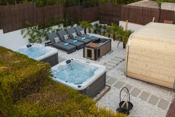 Premium Villa W/ Pool, Spa & Stylish Comfort - Porches