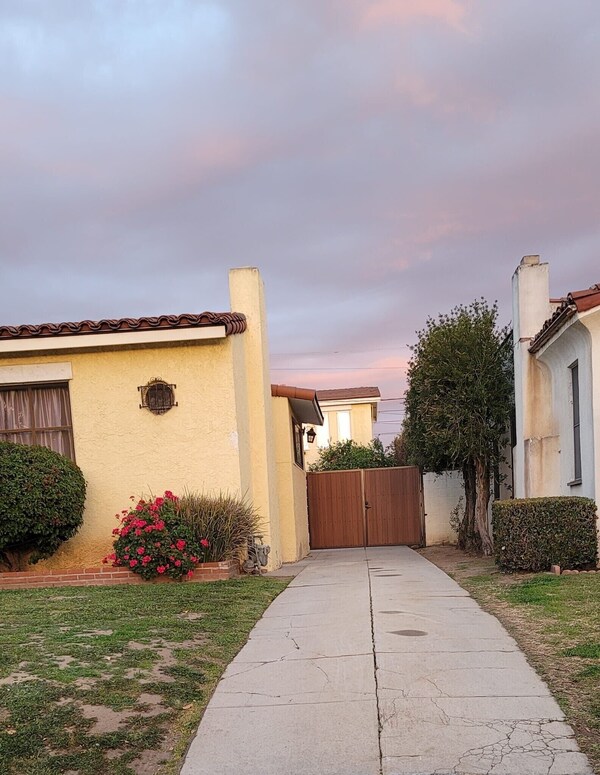 Charming 1-bedroom Apartment In Marvelous Alhambra, Near Most La Attractions! - Alhambra, CA