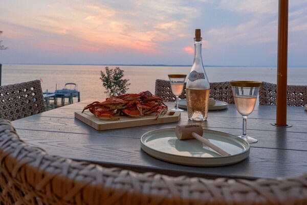 Sunset View Oasis Waterfront W Hot Tub - Havre De Grace, MD