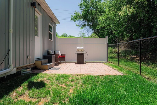 Starry Snug - A Tiny Home Romantic Getaway - Hillsville, VA