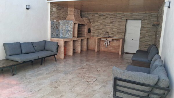 Casa Turística Con Bar Privado, Dos Grandes Patios Y Barbacoa Cubierta. - Biar