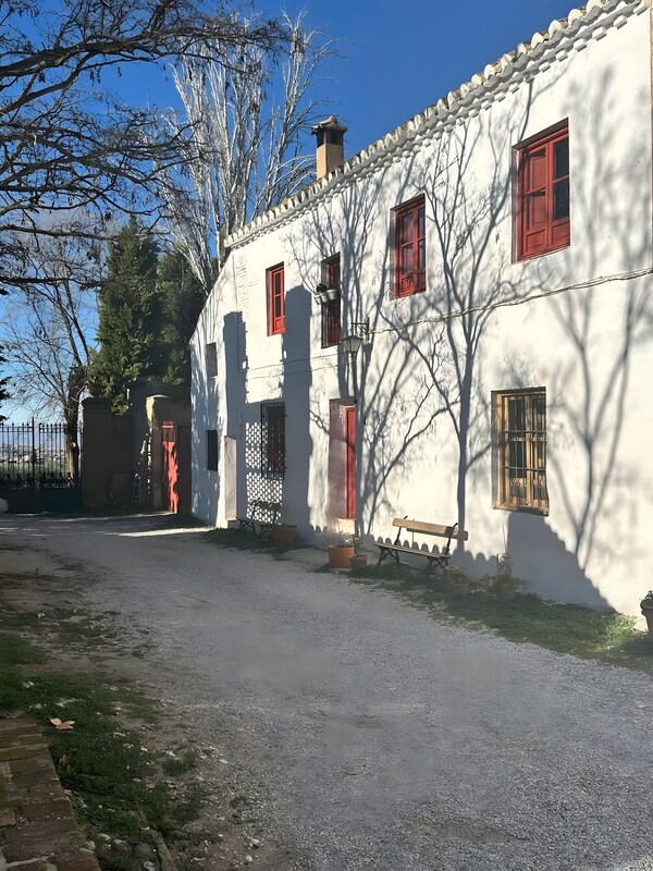 Casa Rural 'La Casa Del Colono' Con Vistas A La Montaña, Piscina Compartida Y Wi-fi - La Zubia