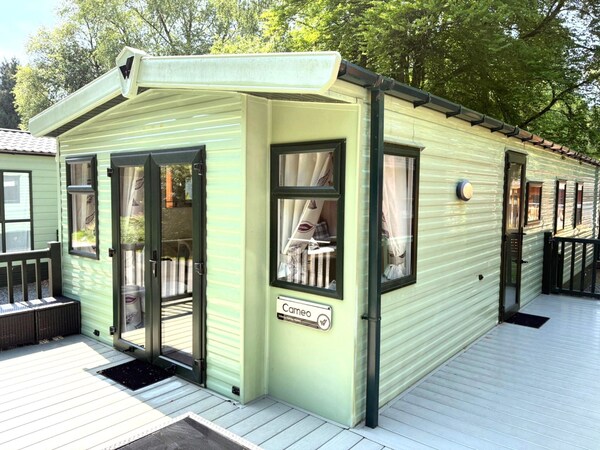 Troutbeck 2 - A Holiday Caravan That Sleeps 6 Guests In 3 Bedrooms - Ambleside