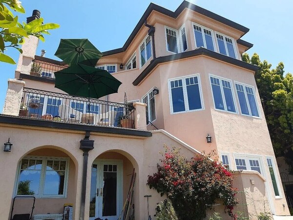 Spectacular Views Of Golden Gate & Alcatraz- 4 Br,3.5 Ba Home In Upper Rockridge - Berkeley, CA