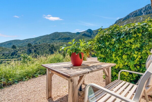 Room 'Hojas' With Mountain View, Wi-fi, And Air Conditioning - Oliva