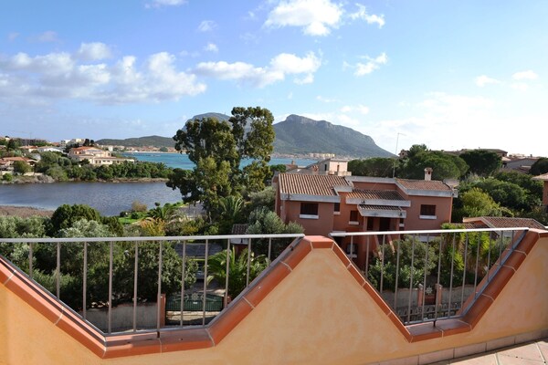 Maison De Vacances 'Orizzonti 33' Avec Vue Sur La Mer, Terrasse Privée Et Climatisation - Golfo Aranci