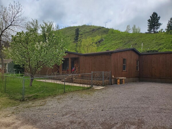 Pa's House; Comfy; Pets; Deadwood, Michelson Trail. Utv & Ebike Rental; Hwy 385 - Deadwood, SD