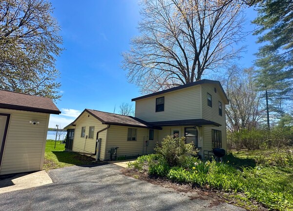 Haven Lakefront Cabin - Hot Tub, Private Dock And More - Juneau, WI