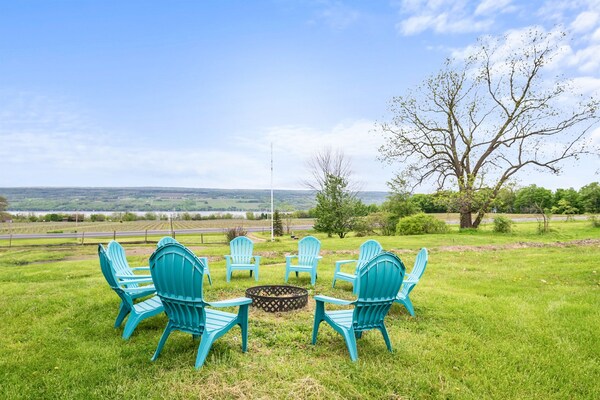 Vineyard & Lake Views | Newly Remodeled | Pet Friendly - Dundee, NY