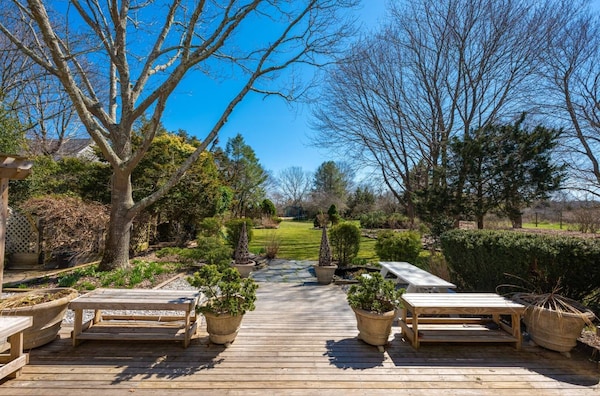 Charming Hamptons Vacation Home Awaits - Riverhead