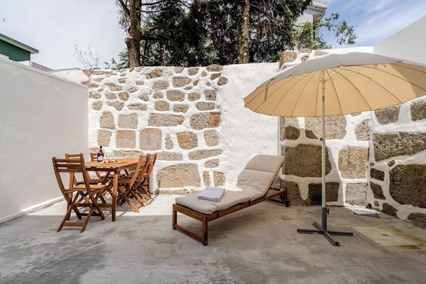 Hostwise - Traditional House With Terrace - Valbom