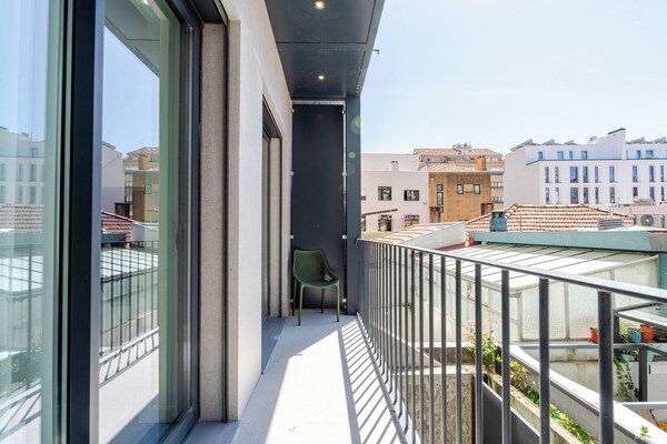 Hostwise - Stylish Flat W/ Balcony - Porto