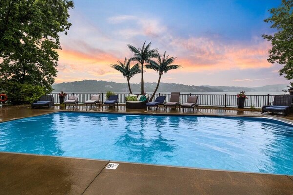 Luxury Lakefront Escape W/ Pool, Hot Tub & Theater - Osage Beach, MO