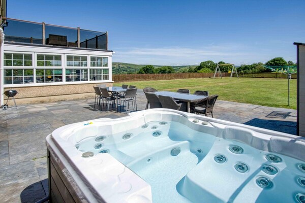 Hopkins Retreat Farm - 5 Bedroom House - Swansea - Wales