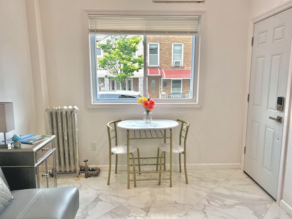 Cozy 1-bedroom Apartment 15 Minutes To Manhattan! - Ridgewood - Queens NY