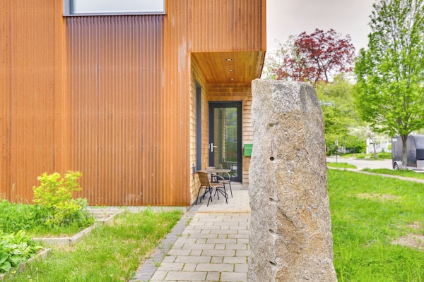 Walk To Shops & Eats: Sleek Portland Studio! - Portland