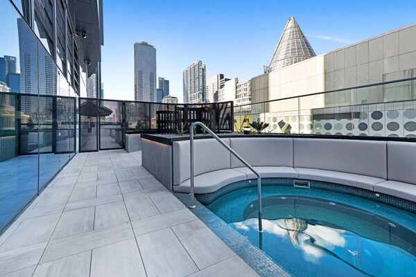 Tallest Melb  Skyline Views - Brunswick