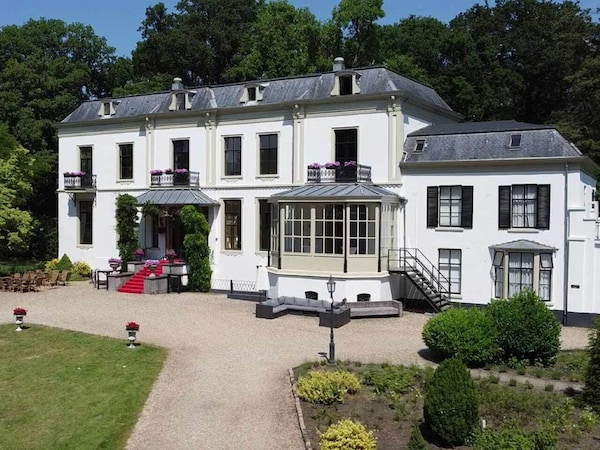 Romantic Getaway Surrounded By Greenery In The Heart Of Eerbeek - Arnhem