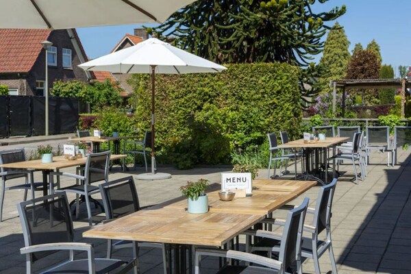 Riverside Adventure Hub: Hike, Bike, Relax And Explore Vibrant Nijmegen Easily - Groesbeek