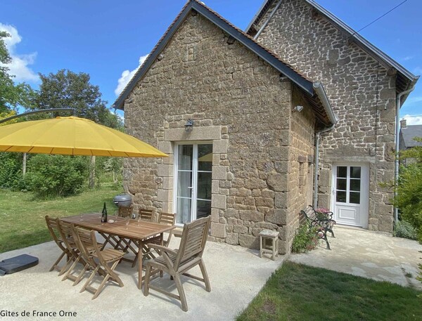 Encantadora Casa Rural Con Gran Jardín, Cerca De Saint-fraimbault - Orne