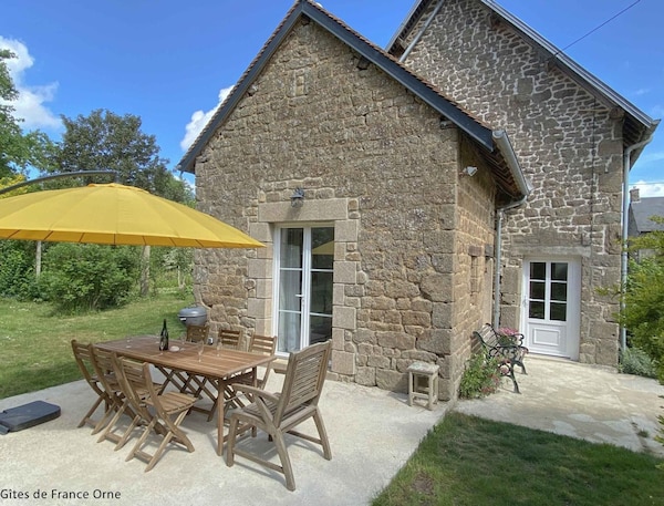 Encantadora Casa Rural Con Gran Jardín, Cerca De Saint-fraimbault - Orne