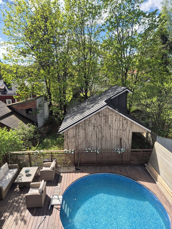 Villa Mosahiisi Charming Poolside Getaway - Helsinki