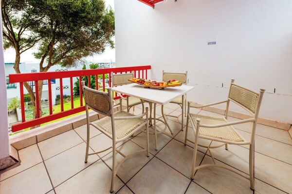 Stylish Seaside Unit | Balcony | Pool - Langebaan