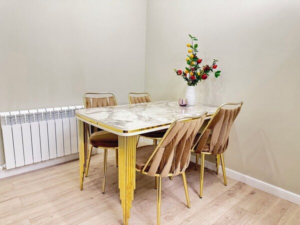 Central Serenity Loft1 With 2-bedroom 14th Floor View, Near Tsum  And Gum - Bishkek