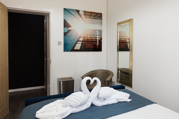 Westend Two Bedroom Apt By City Living Scotland - Glasgow