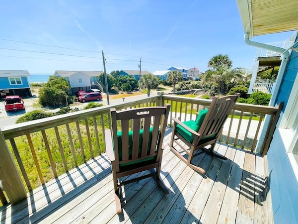 Ocean Views & Wagging Tails Classic Beach Vibes Await - Emerald Isle, NC