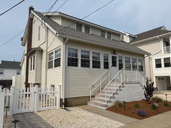Classic Ocean Block Cape With 4 Br 2 Baths. - Seaside Park, NJ