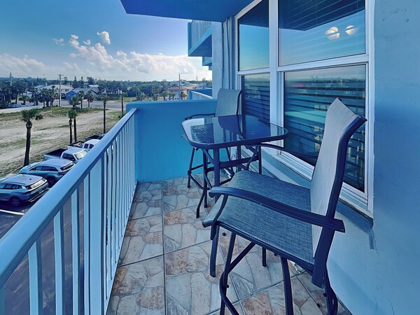 Beachin At The Fountain | Oceanfront Balcony- Steps To The Beach! - Ormond Beach, FL
