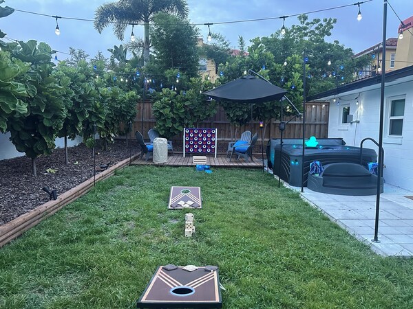 Eola Retreat  2-bedroom With Private Backyard And Hot Tub. Walk To Lake Eola - Orlando, FL