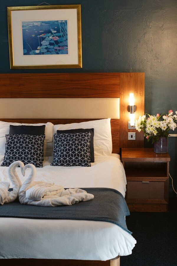 Second Floor Room. 12 - Paisley