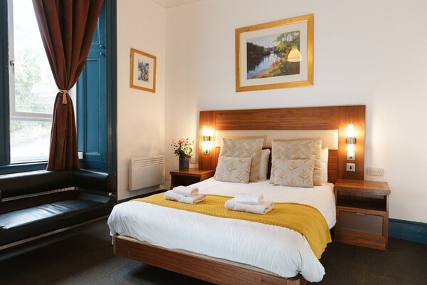 Second Floor Room - 7 - Paisley