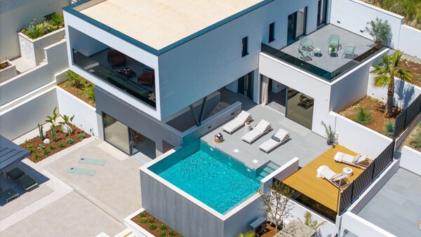 New! Villa Siete Luxury Living Just Steps From The Beach - Omiš