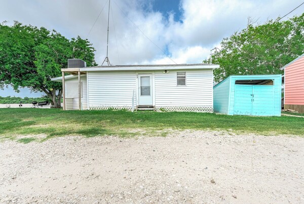 Relaxed Fishing Cabin On The Colorado River | 2br, 1ba | Sleeps 6 | Matagorda - Matagorda, TX