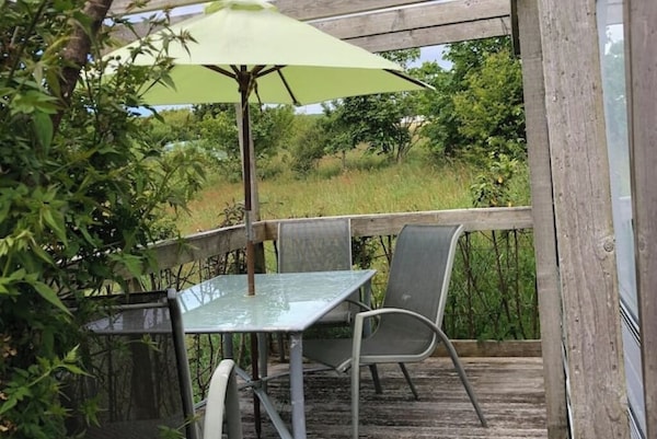 Unique Caravan In A Beautiful Wildflower Meadow. Private And In A Peaceful Area. - Sennen