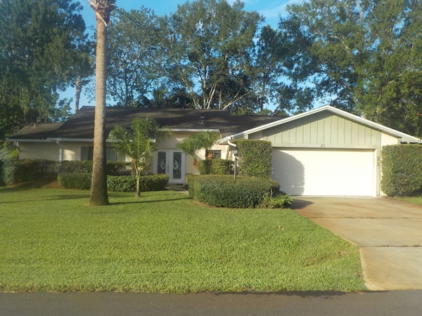 Palm Coast Pool Home - Pine Lakes Golf Club Neighborhood - Palm Coast