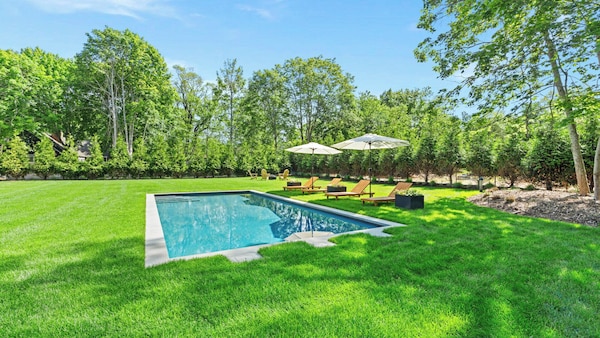 Refined Coastal Living With Resort-style Amenities In East Hampton - East Hampton, NY